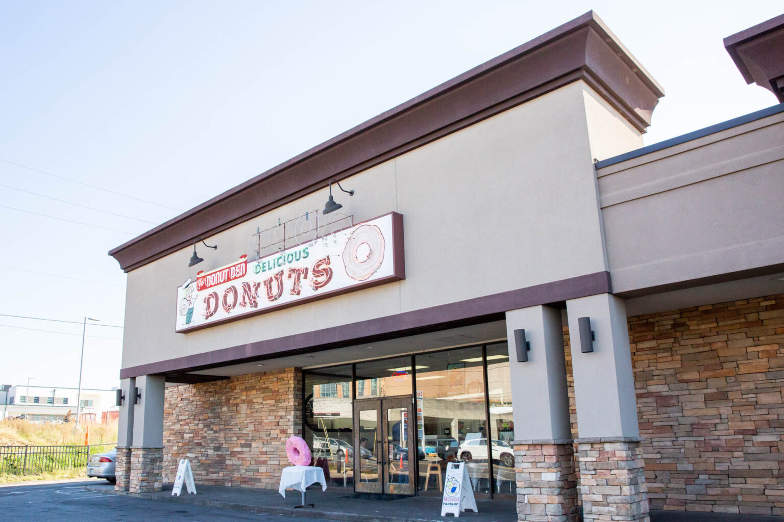 Fox's Donut Den | Nashville Guru